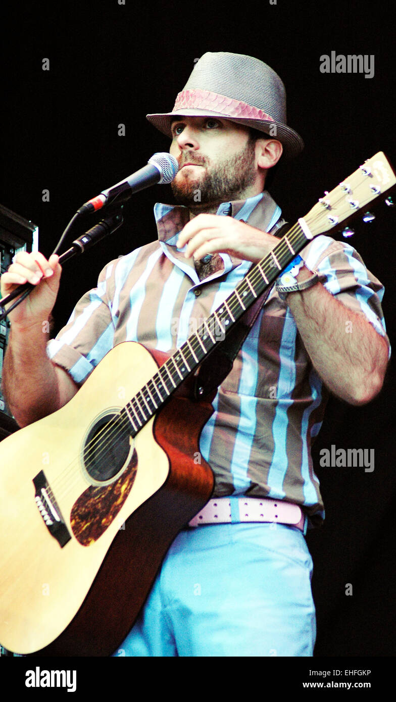 Sissor Sisters performing at Glastonbury 2004 Stock Photo - Alamy