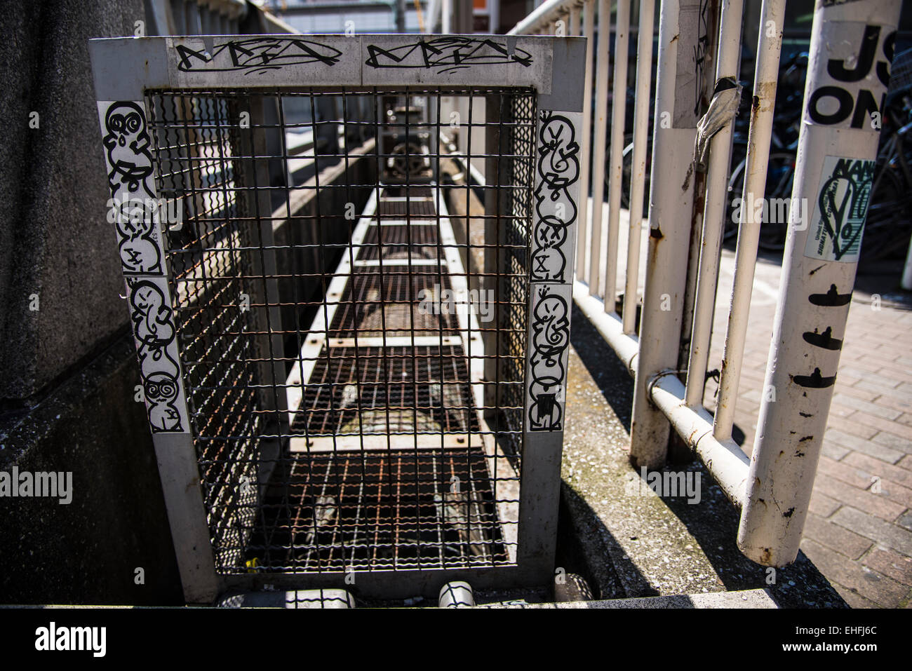 Graffiti art japan shibuya tokyo hi-res stock photography and images ...