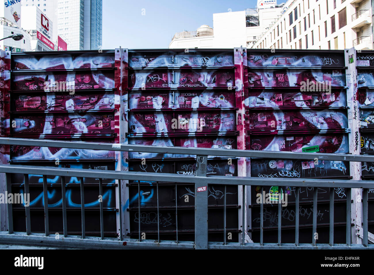 Graffiti art japan shibuya tokyo hi-res stock photography and images ...