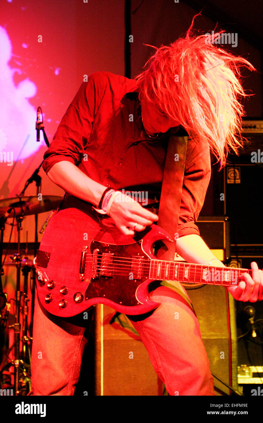 Amusement Parks on Fire live at the TDK Cross Central festival at Kings ...