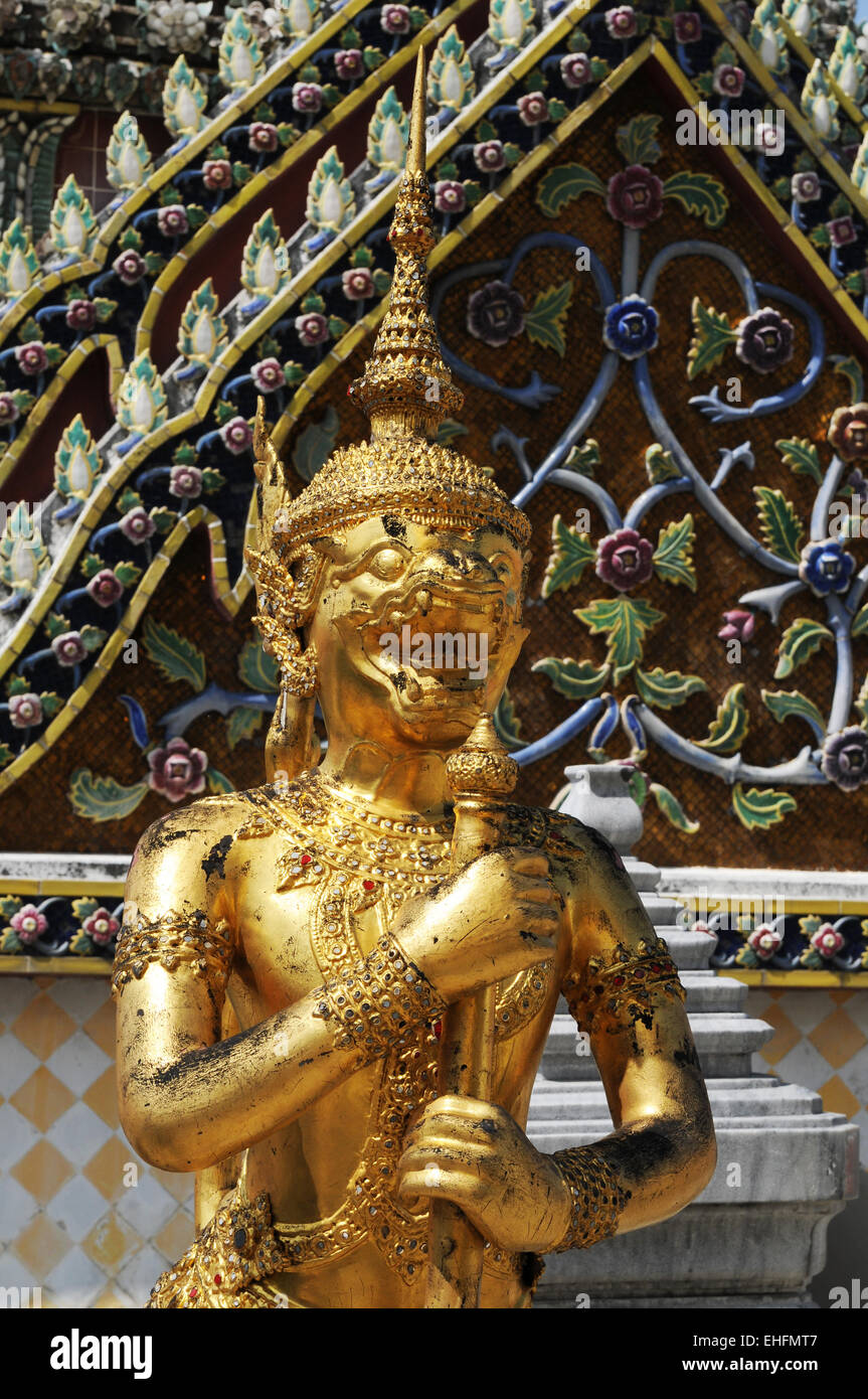 Goldstatue High Resolution Stock Photography and Images - Alamy