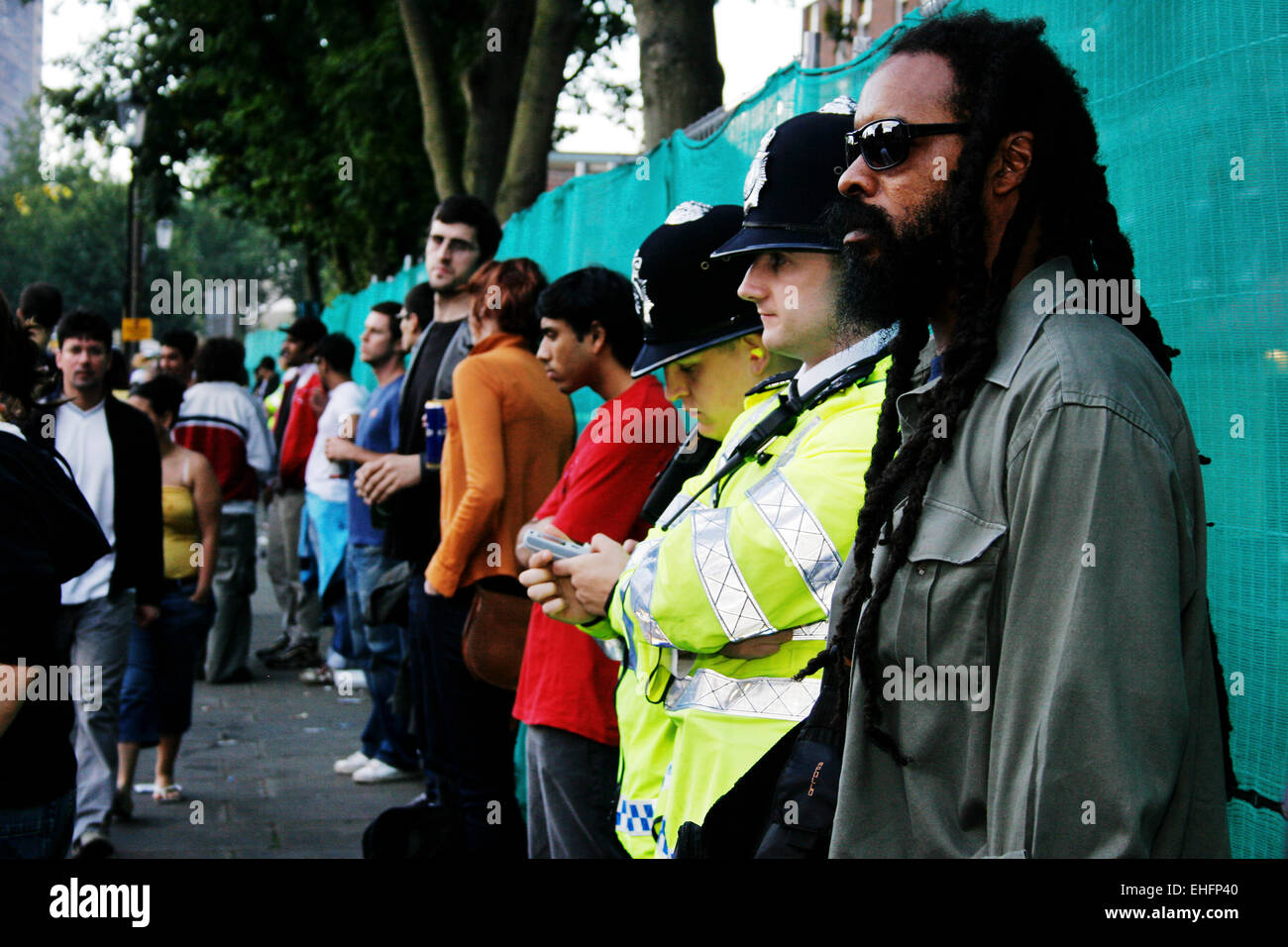 Street scene with police and Rasta at Notting Hill Carnival London ...