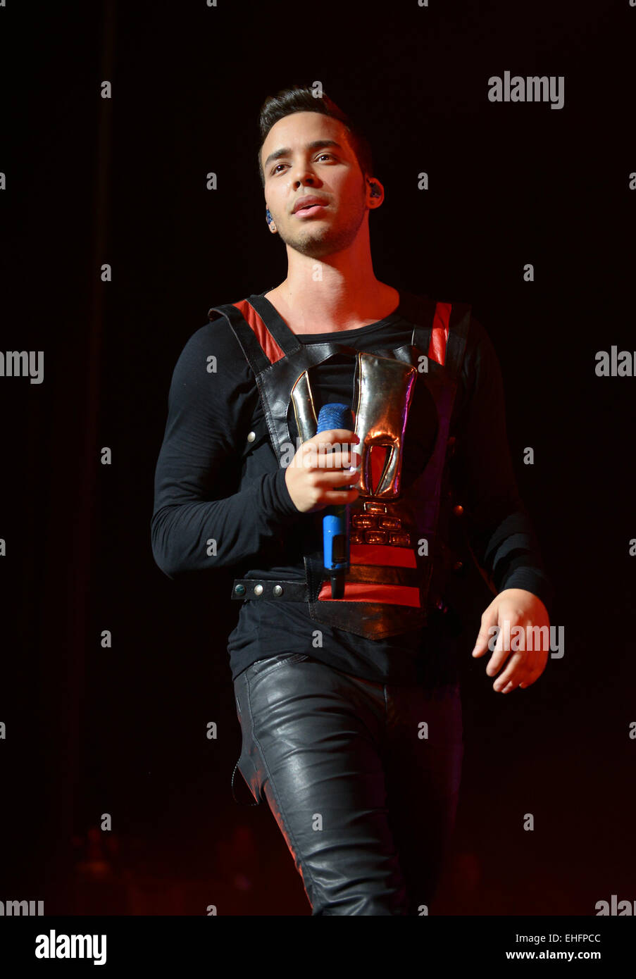 Prince performing live in concert hi-res stock photography and images ...