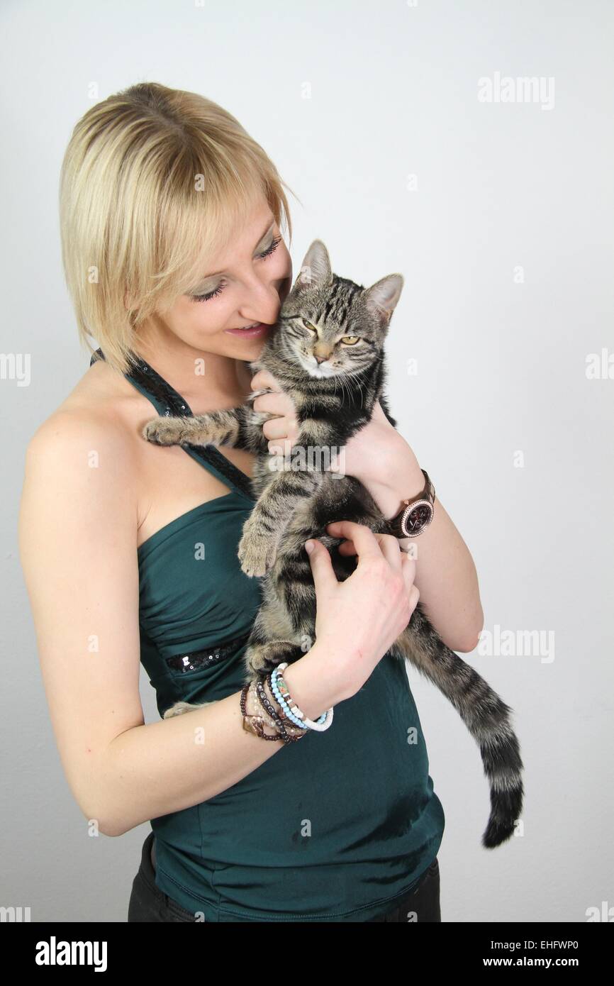 Girl with cat Stock Photo - Alamy