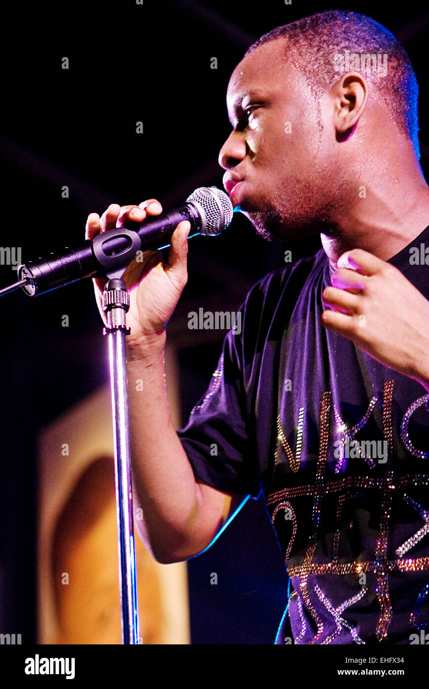 Artists performs hi-res stock photography and images - Alamy