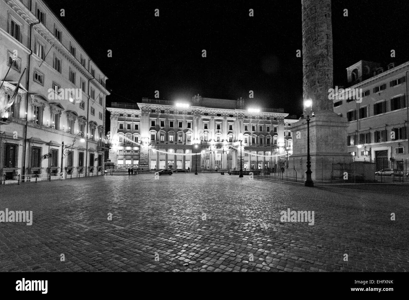 Empty piazza hi-res stock photography and images - Alamy