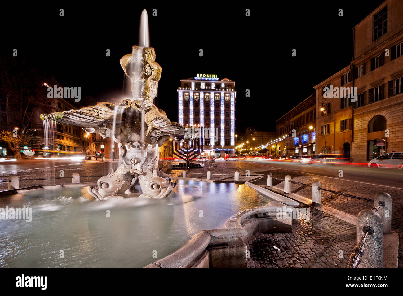 Fountain with Ancient Roman Statues Stock Photo - Alamy