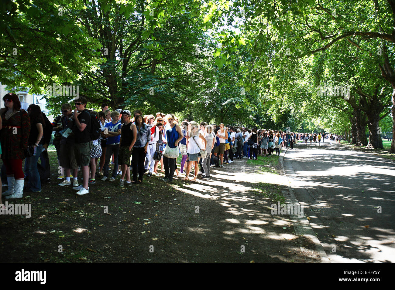 Underage girls hi-res stock photography and images - Alamy