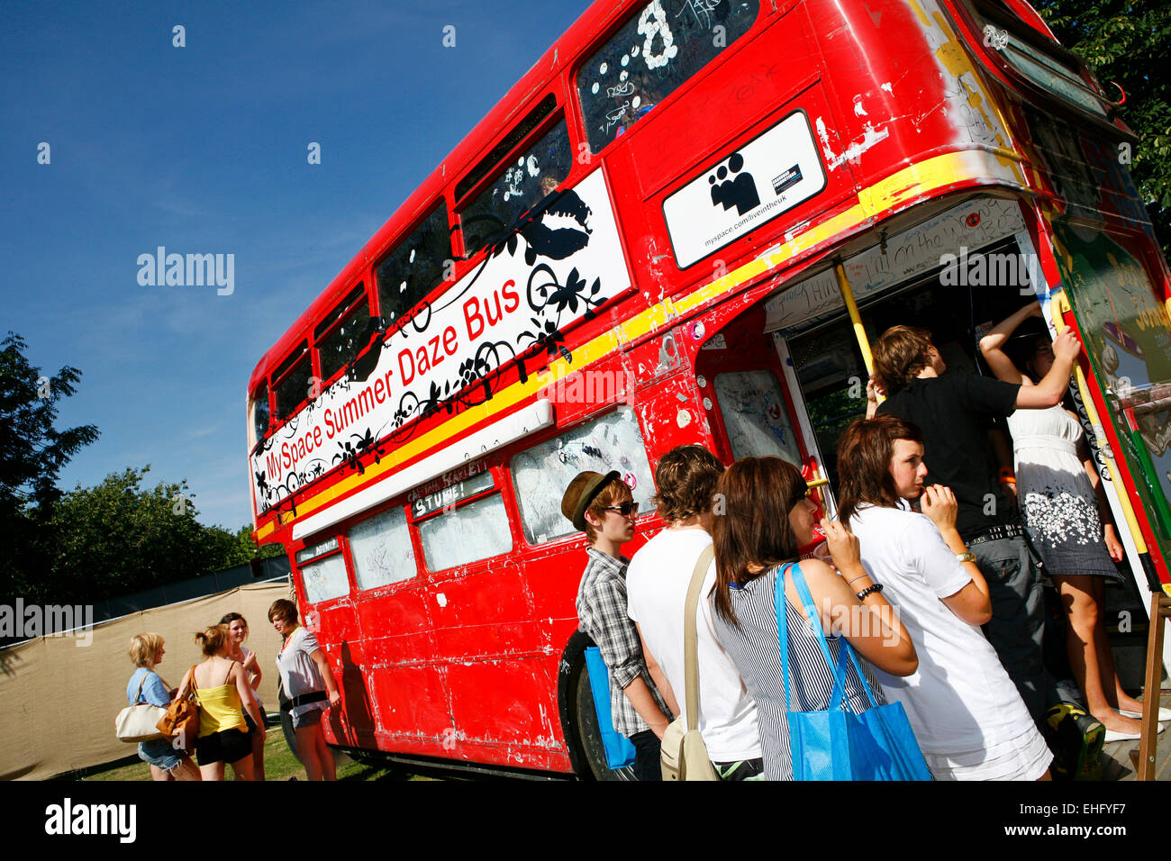 Underage girls hi-res stock photography and images - Alamy