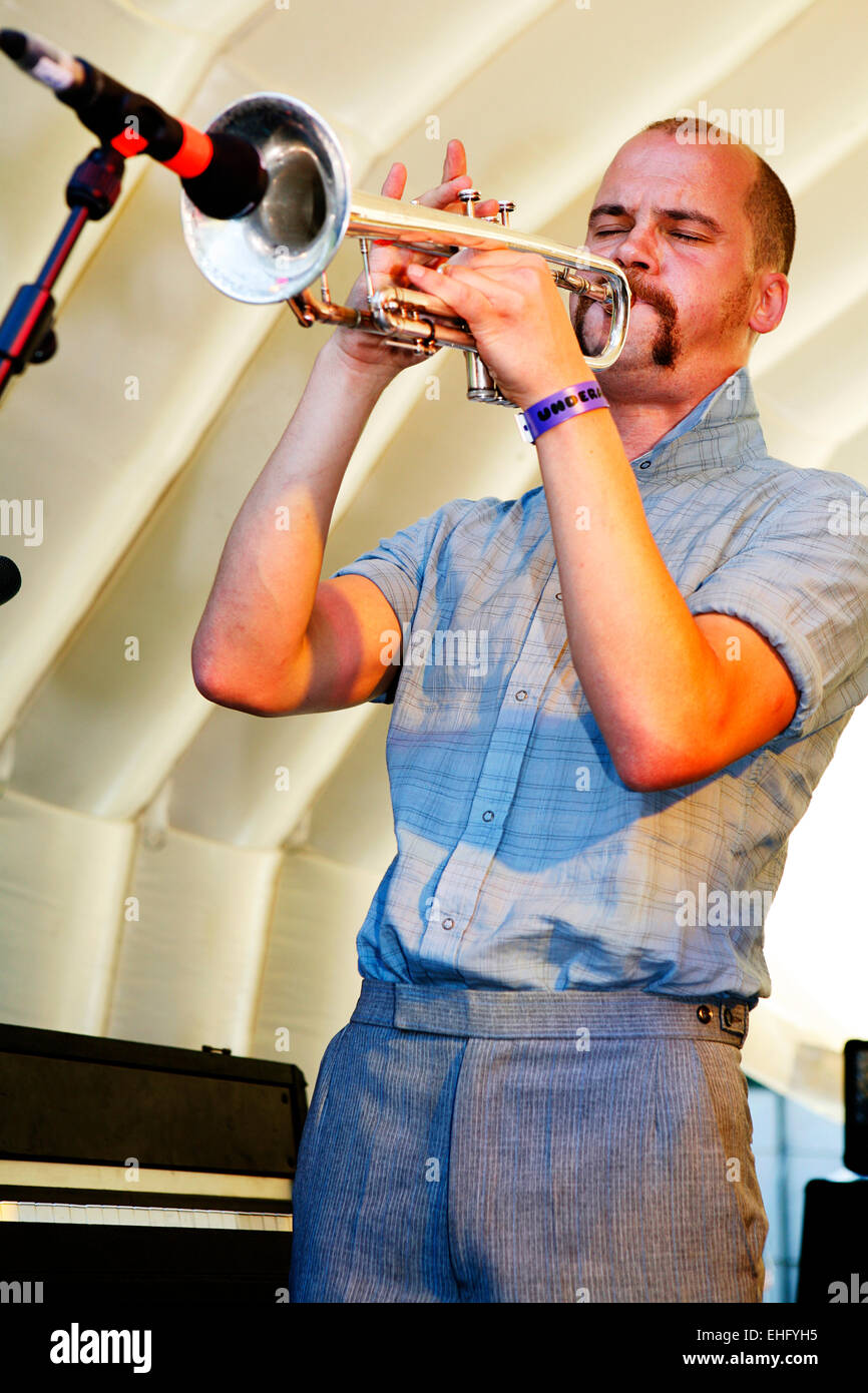 Rumble strips hi-res stock photography and images - Alamy