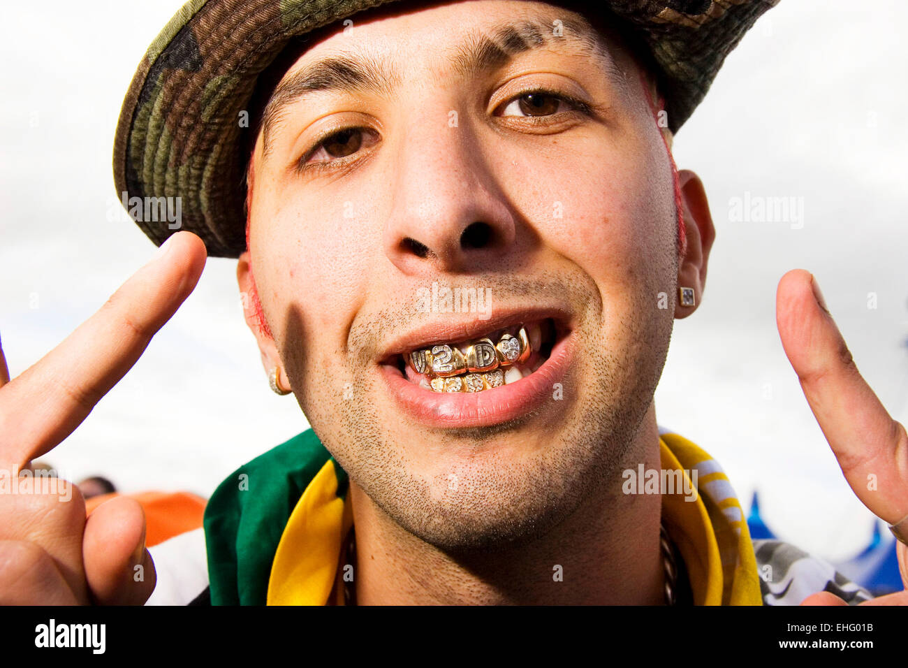 Gold teeth hi-res stock photography and images - Alamy