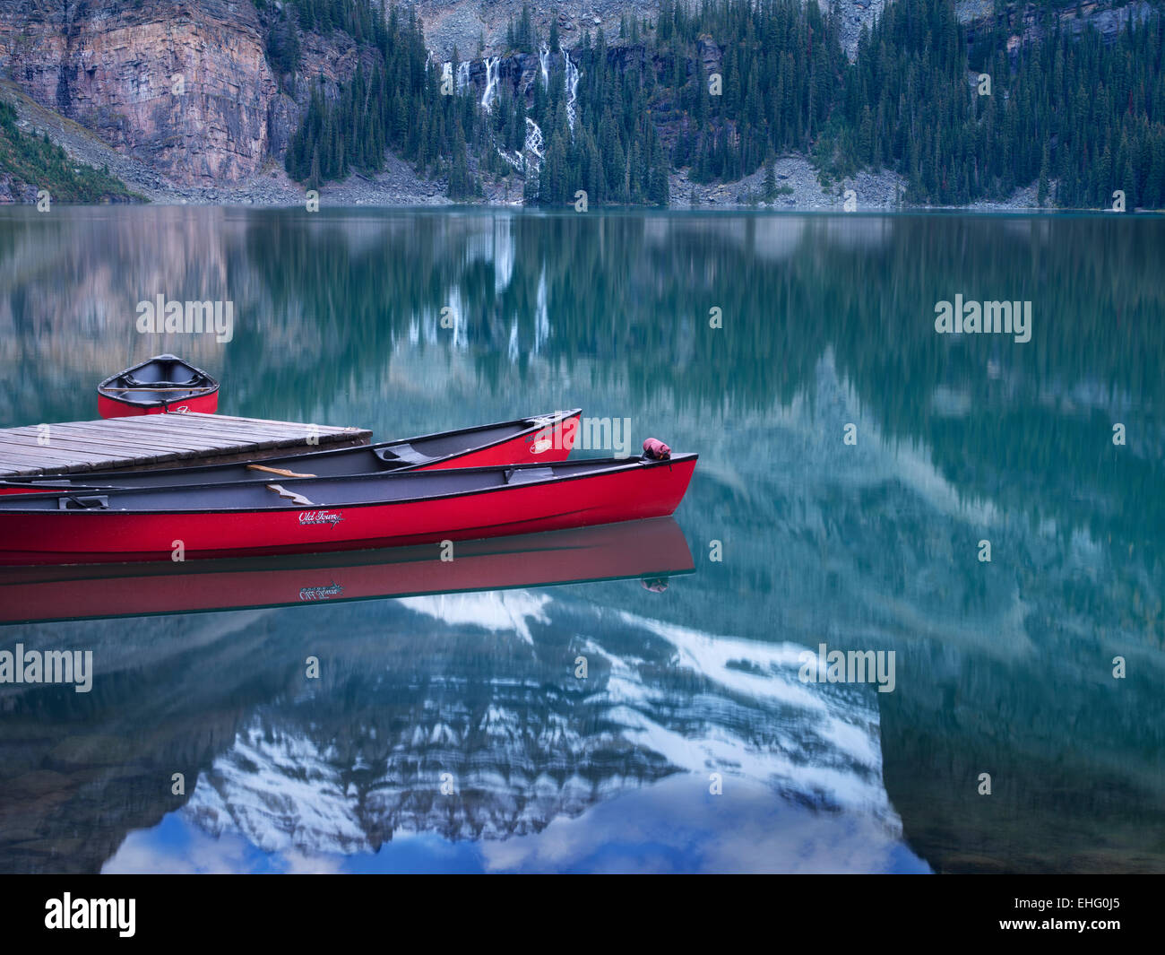 The canoes hi-res stock photography and images - Alamy