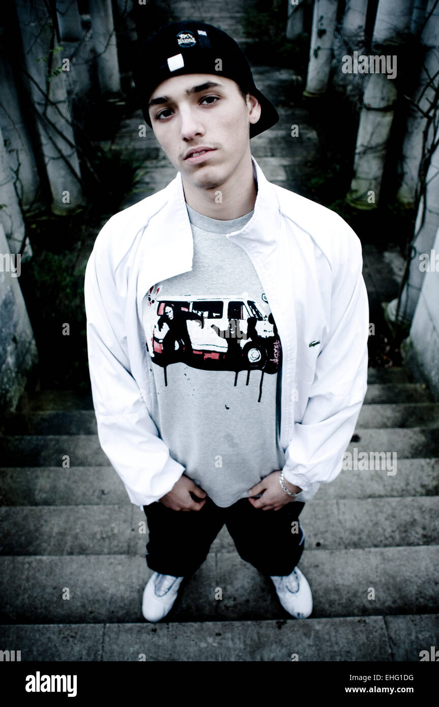 Full length rapper hi-res stock photography and images - Alamy