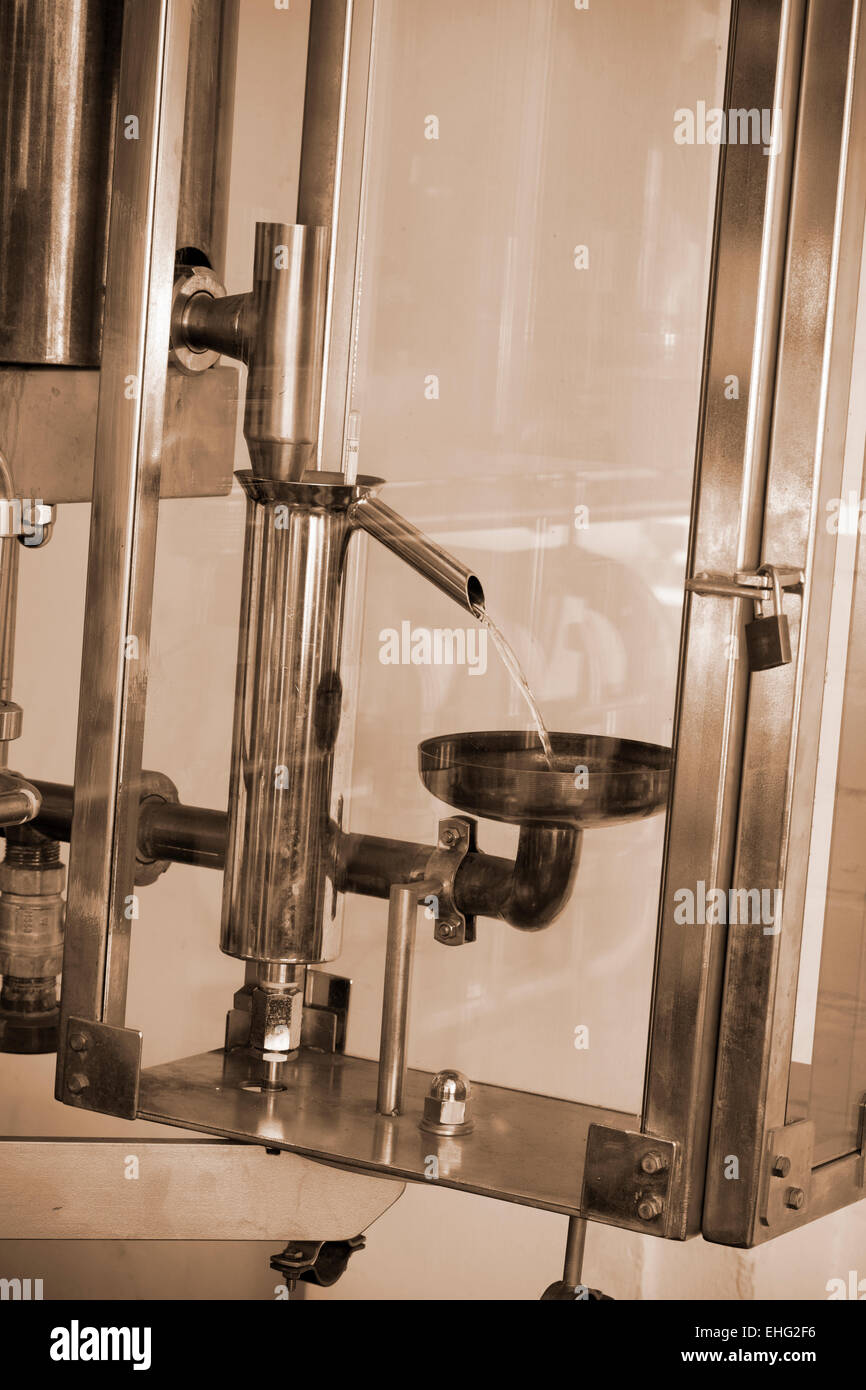 Copper still gin hi-res stock photography and images - Alamy