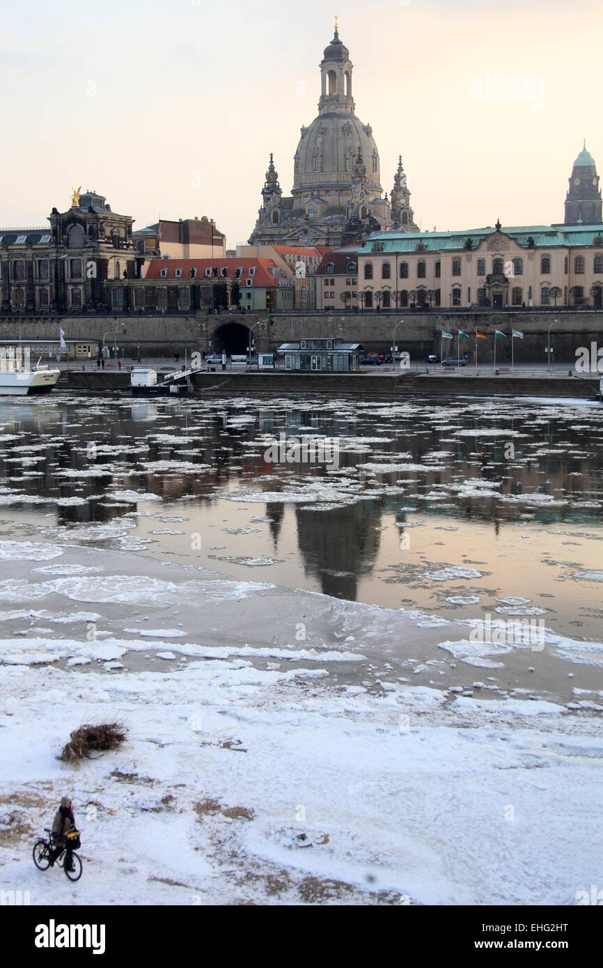 DRESDEN - RIVER ELBE IN WINTER Stock Photo - Alamy