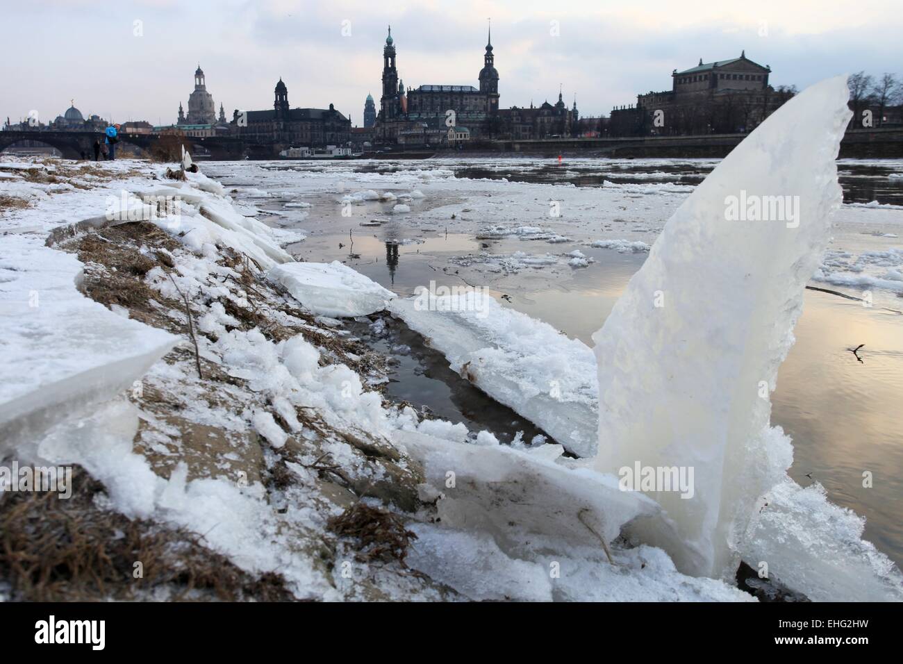 DRESDEN - RIVER ELBE IN WINTER Stock Photo - Alamy