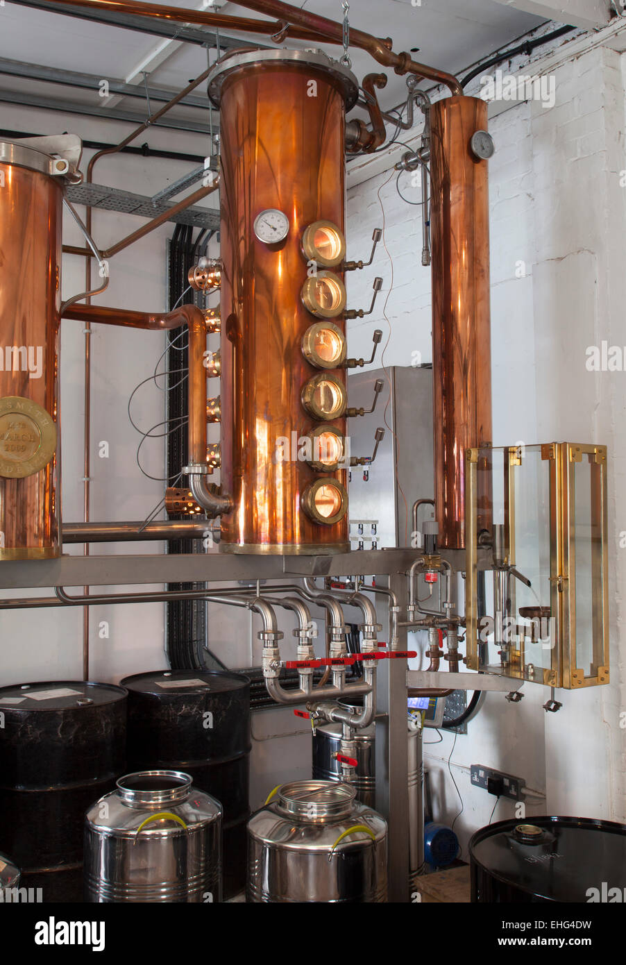 Copper still gin hi-res stock photography and images - Alamy