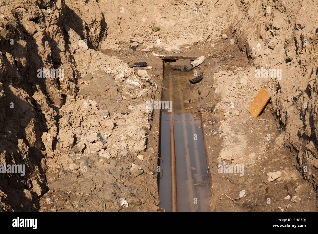 Hot water pipes breakage - open pit for repairing Stock Photo - Alamy