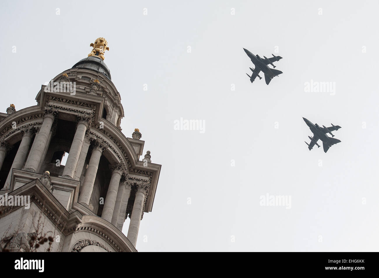 Raf flypast tower of london hi-res stock photography and images - Alamy