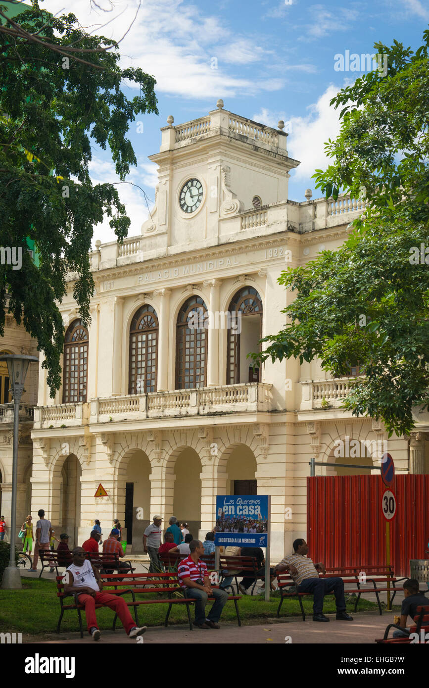 Cuba Santa Clara Parque Leoncio Vidal park square Palacio Municipal ...