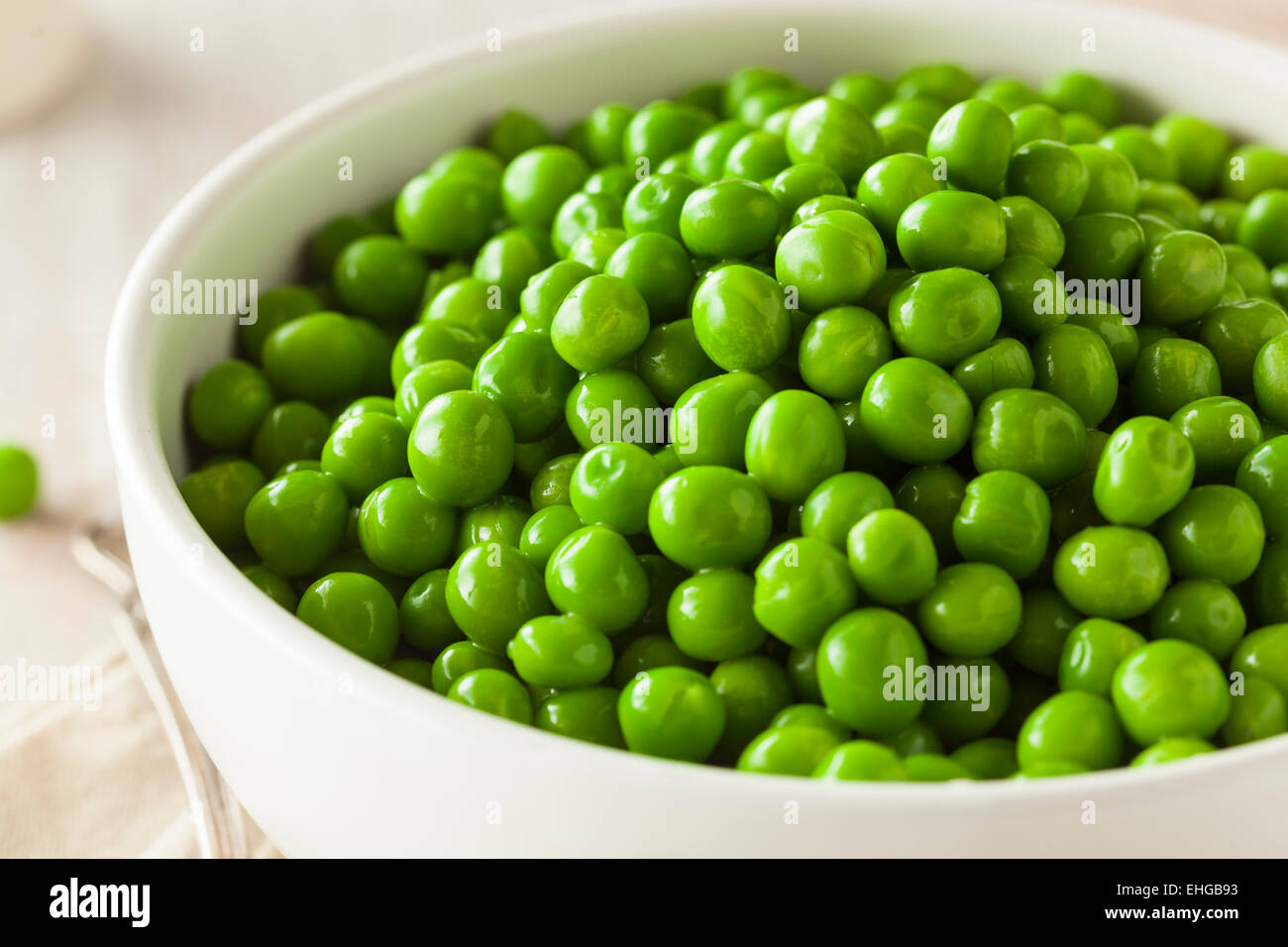 Organic Steamed Fresh Green Peas in a Bowl Stock Photo - Alamy