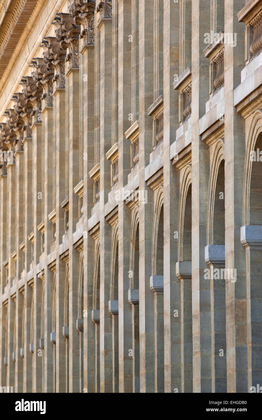 Facade of Bordeaux Opera stoned building Stock Photo - Alamy