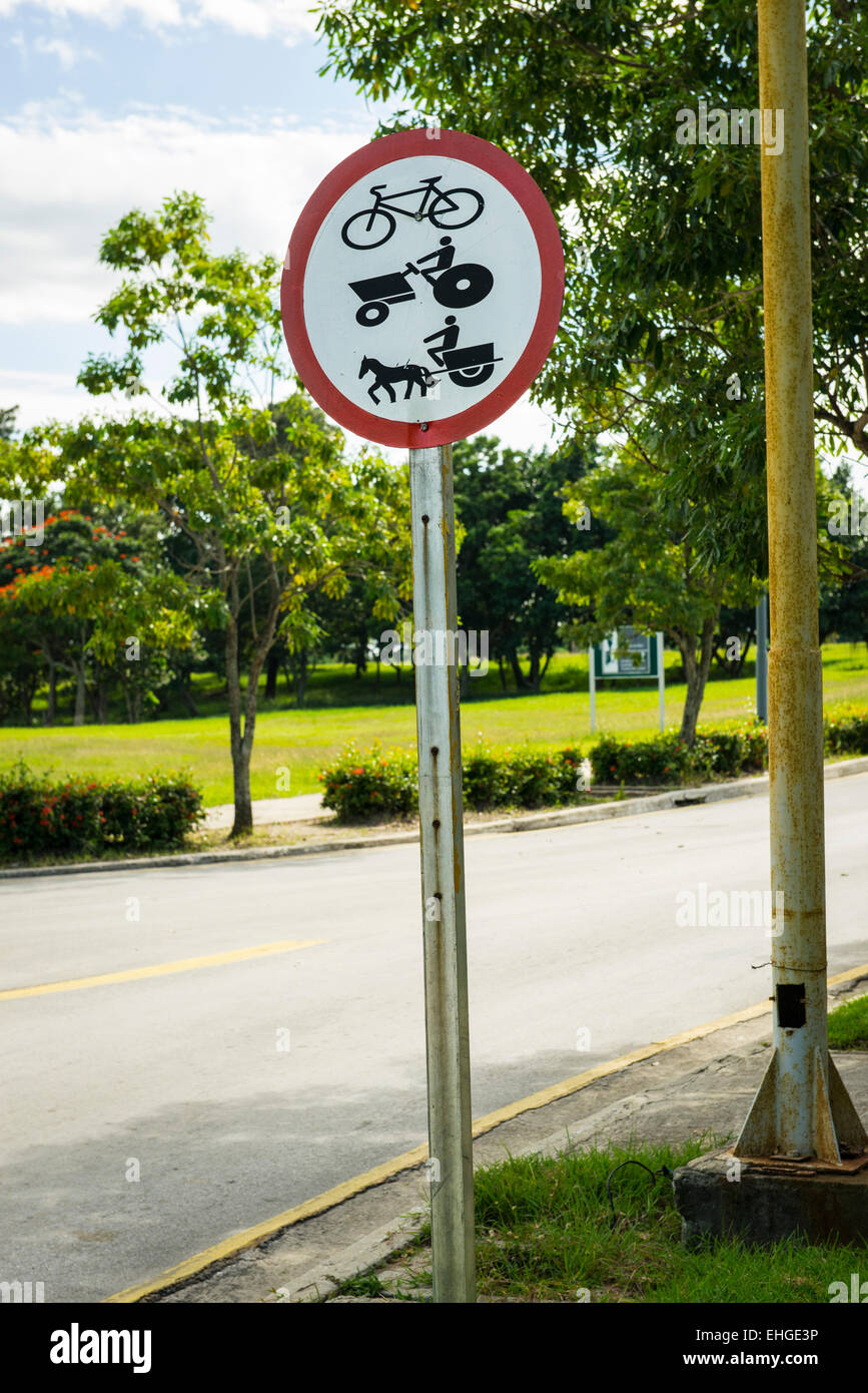 Cuba Santa Clara Ernesto Che Guevara monument dedication memorial park ...