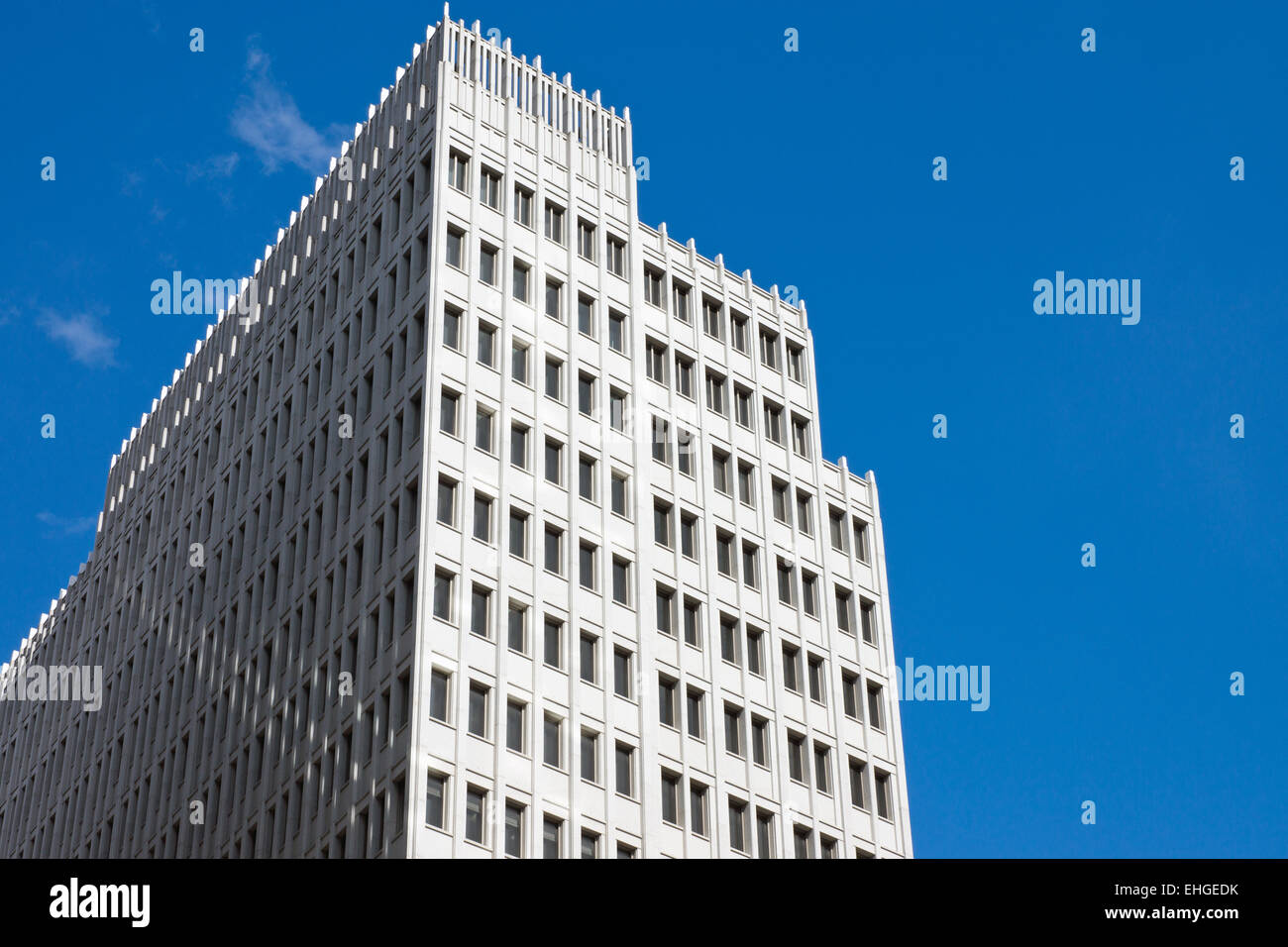 Front of a skyscraper hi-res stock photography and images - Alamy