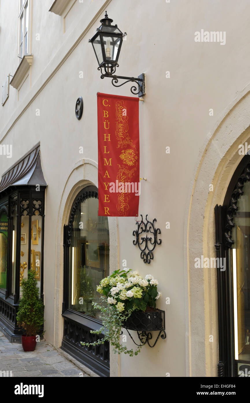 Shops in vienna hi-res stock photography and images - Alamy