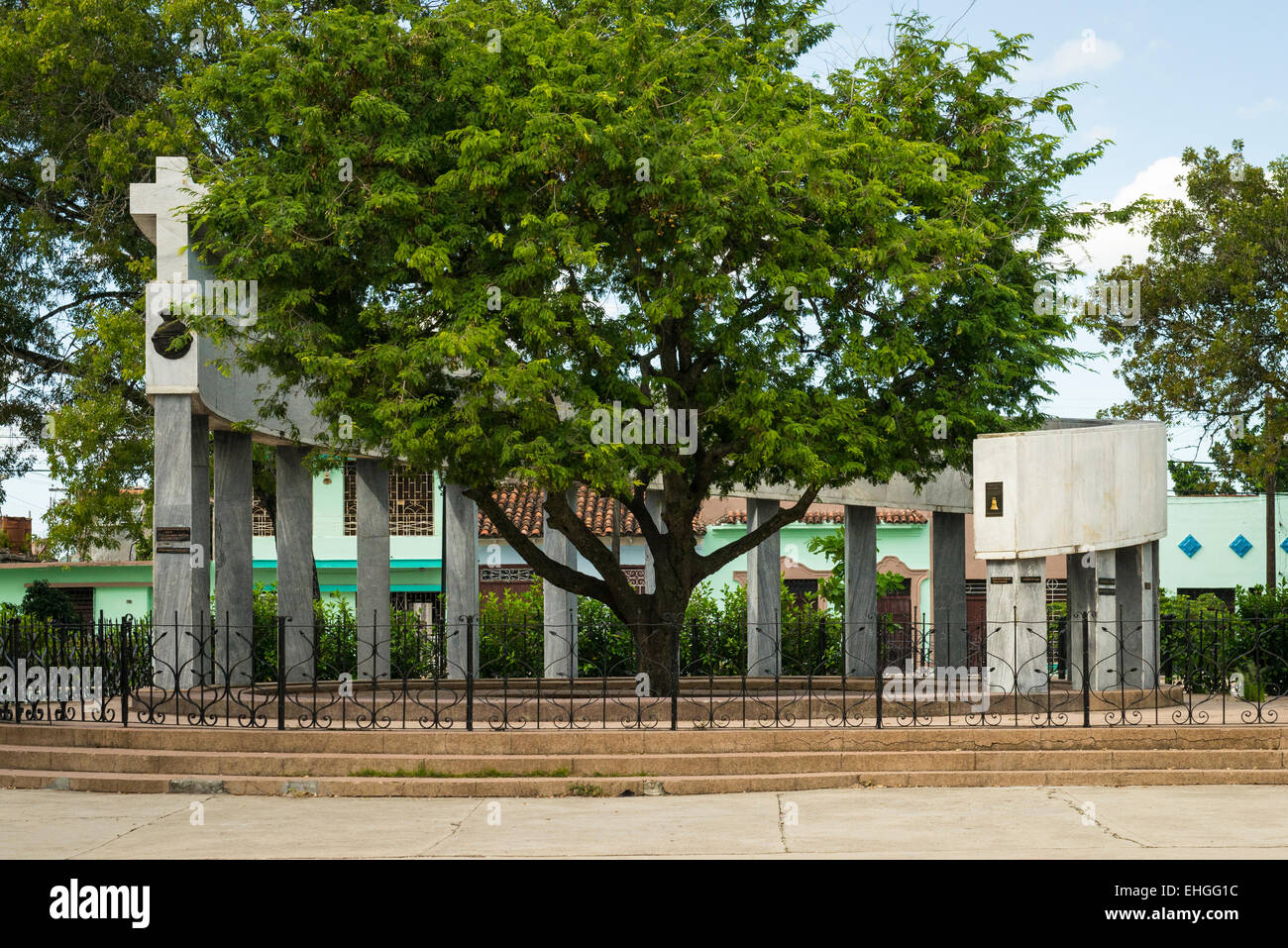 Cuba Parque Tudury monument foundation Santa Clara round tamarind tree ...