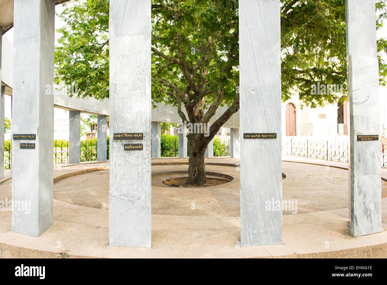 Cuba Parque Tudury monument foundation Santa Clara round tamarind tree ...