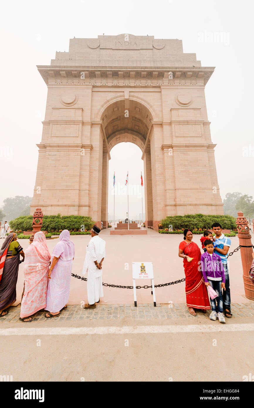 People posing in front of India Gate monument, New Delhi Stock Photo ...