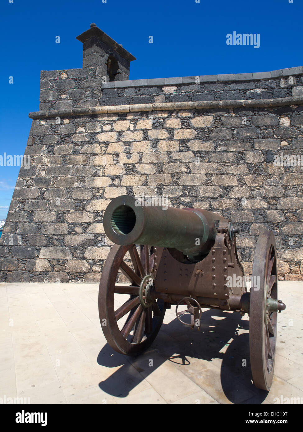 Arrecife lanzarote kanone festung castillo hi-res stock photography and ...