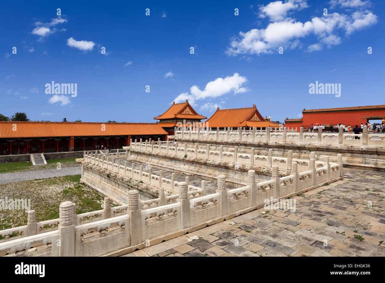 Palace architecture platform hi-res stock photography and images - Alamy
