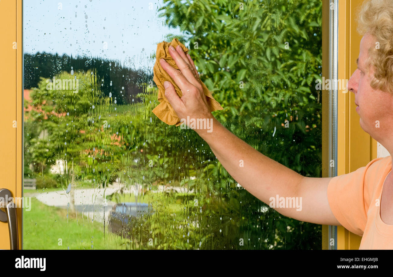 Fensterputzen High Resolution Stock Photography and Images - Alamy