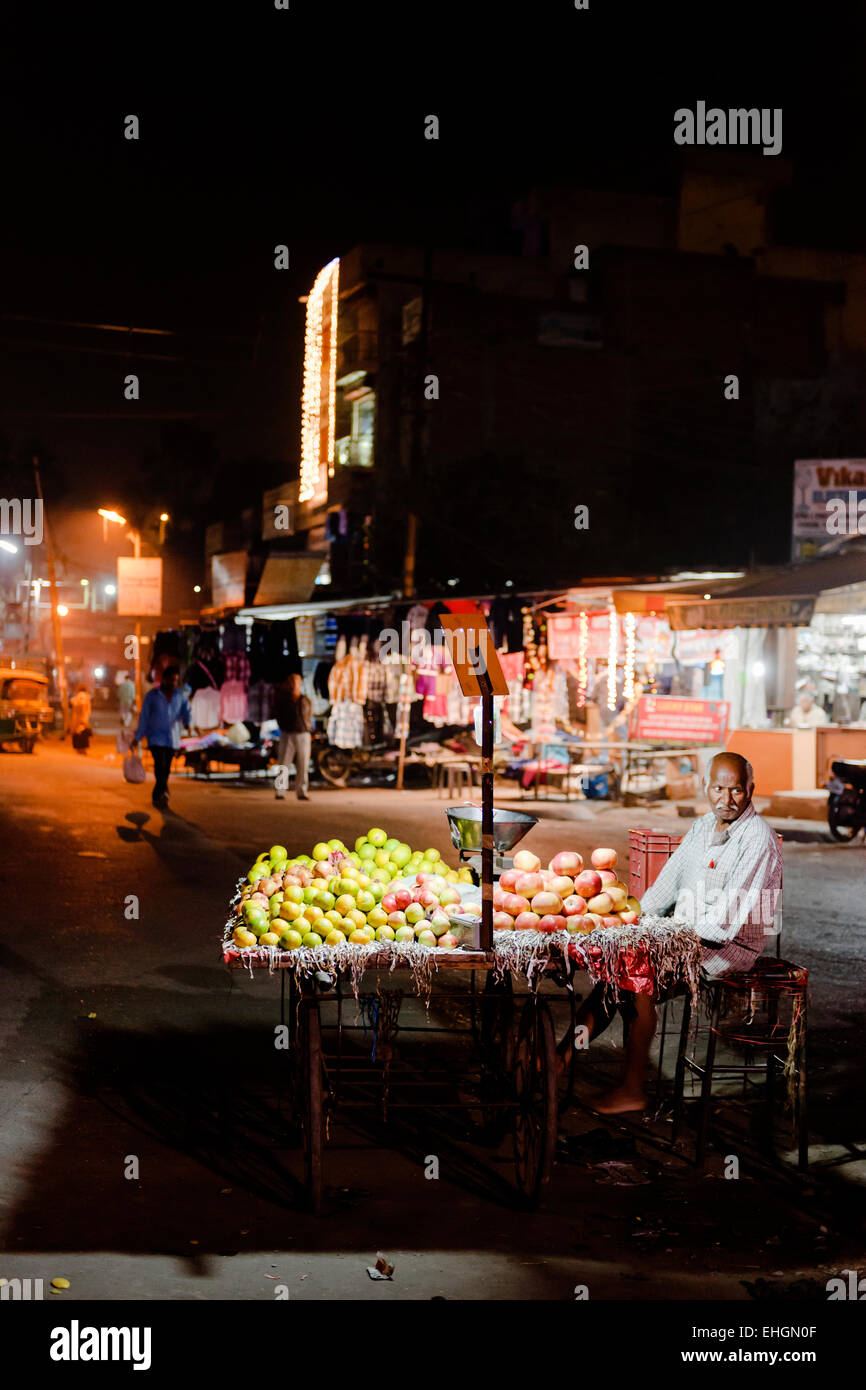 Fruit street hi-res stock photography and images - Alamy