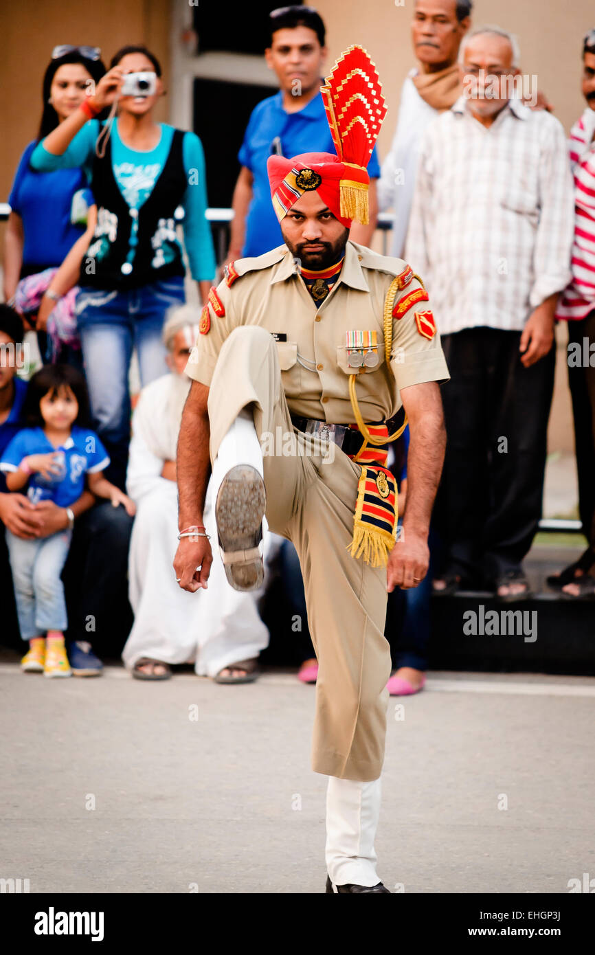 India-Pakistan Border changing of the guards ceremony Stock Photo - Alamy