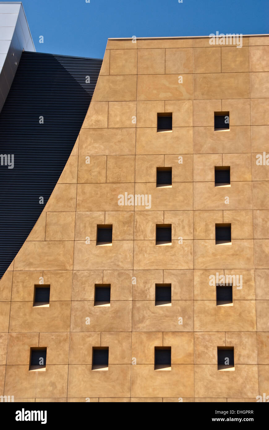 Building with many windows hi-res stock photography and images - Alamy