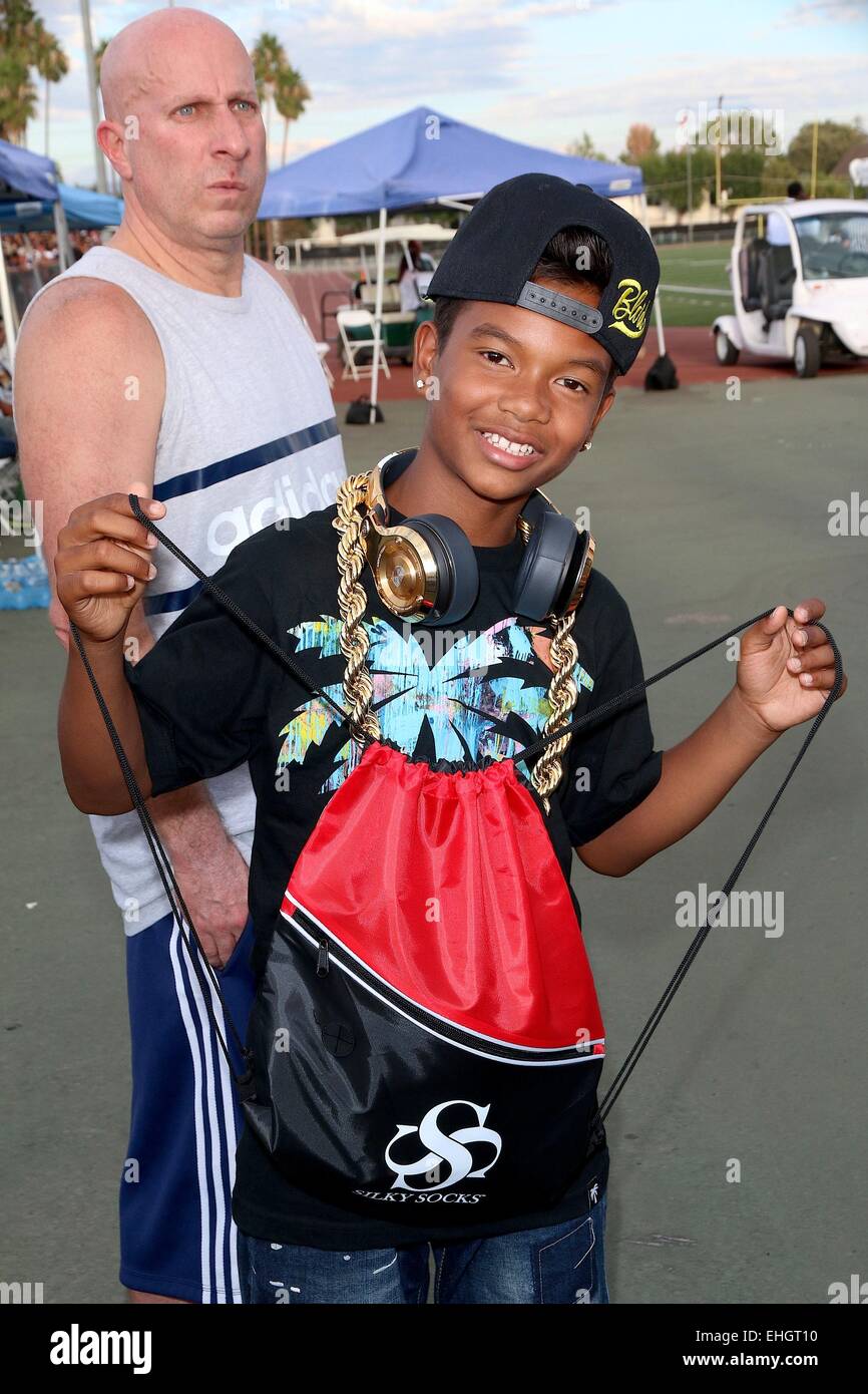 The 2nd Annual Athletes vs Cancer Celebrity Flag Football Game ...