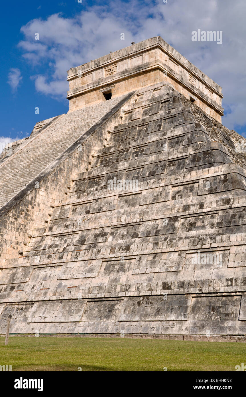 Chichen Itza Mayan Temple in Mexico Stock Photo - Alamy