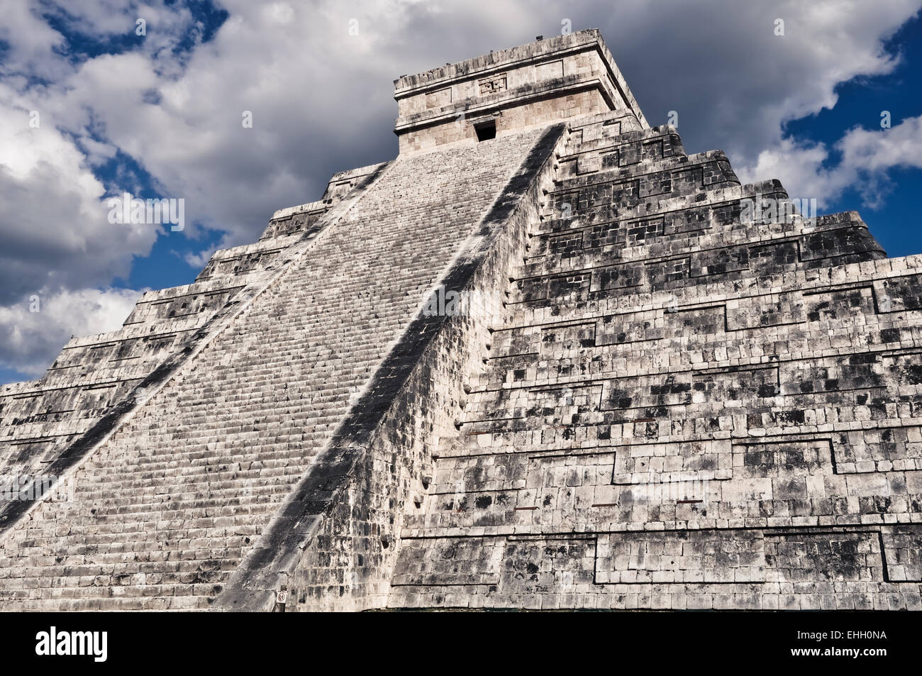 Chichen Itza Mayan Temple in Mexico Stock Photo - Alamy