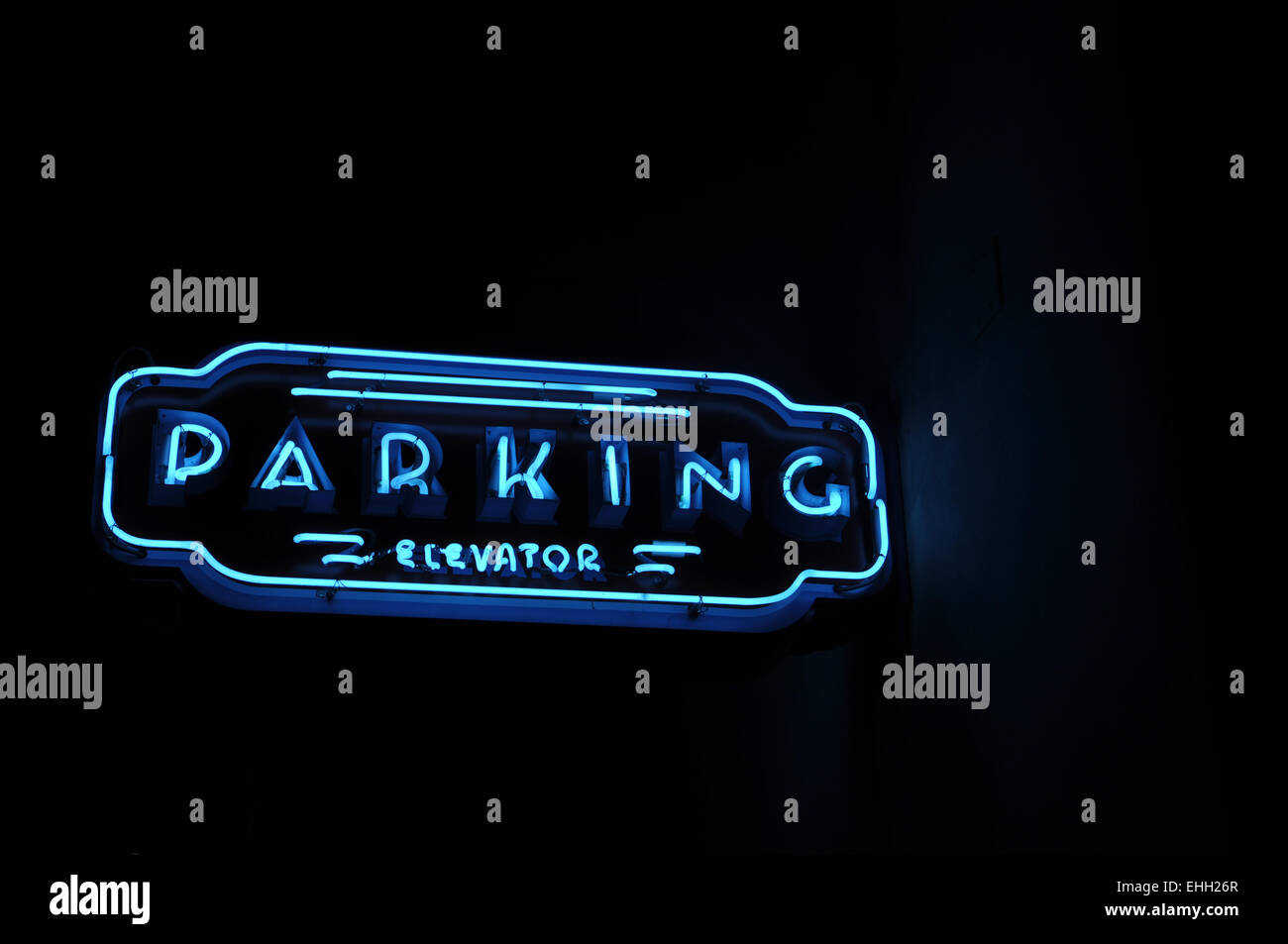 Neon parking sign hi-res stock photography and images - Alamy