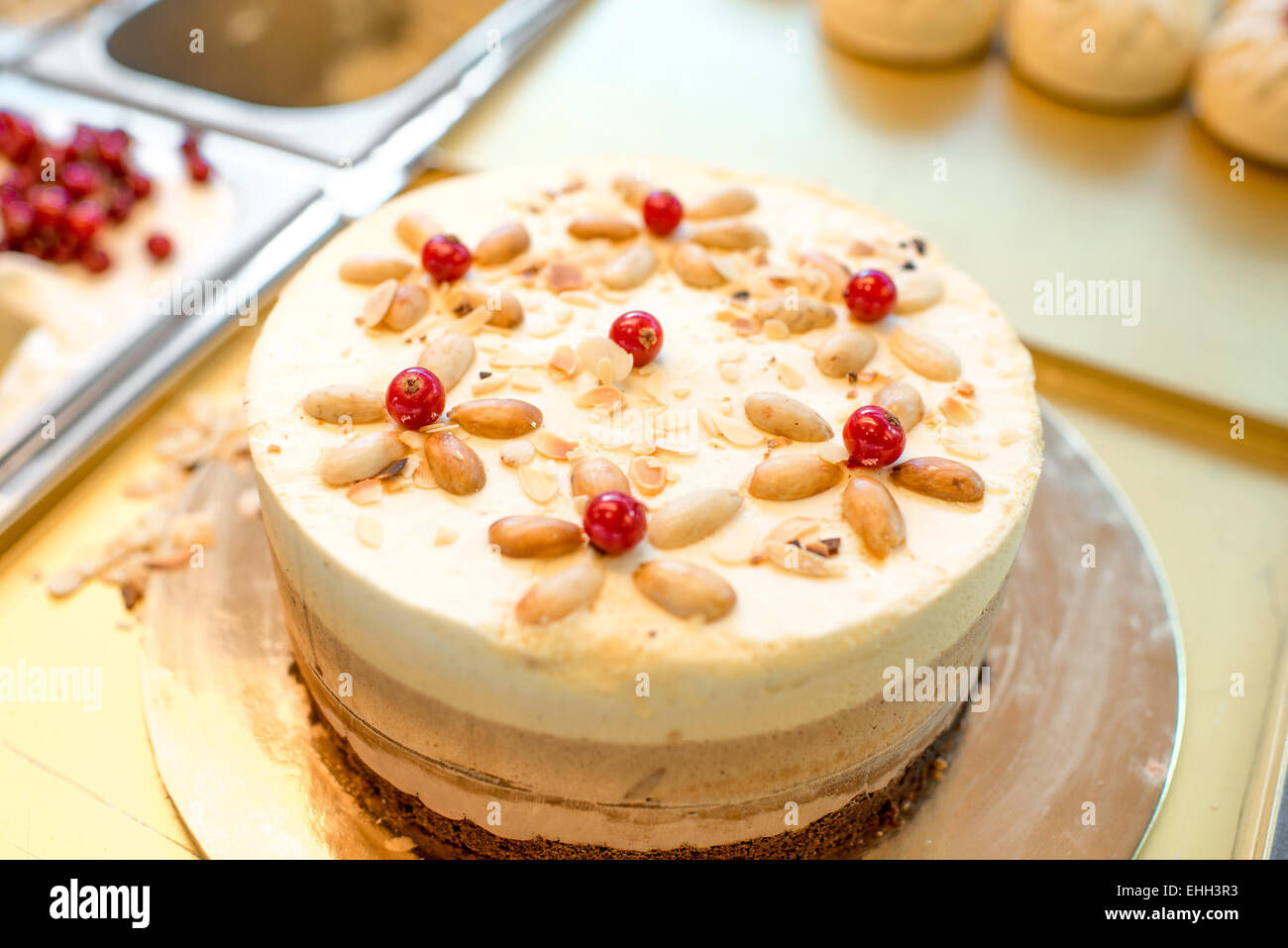 Cake bakery confectionery hi-res stock photography and images - Alamy