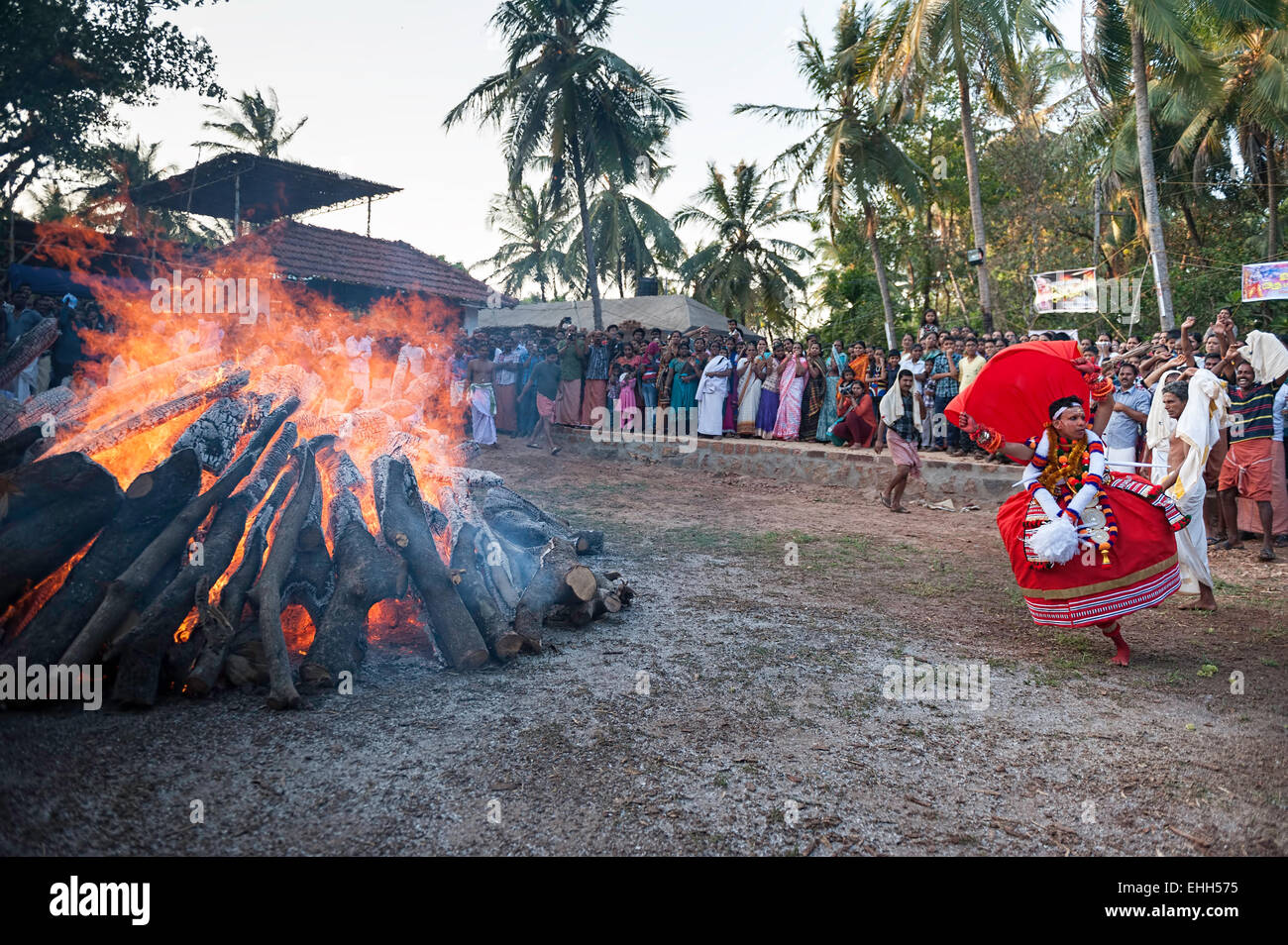 Dance around fire hi-res stock photography and images - Alamy