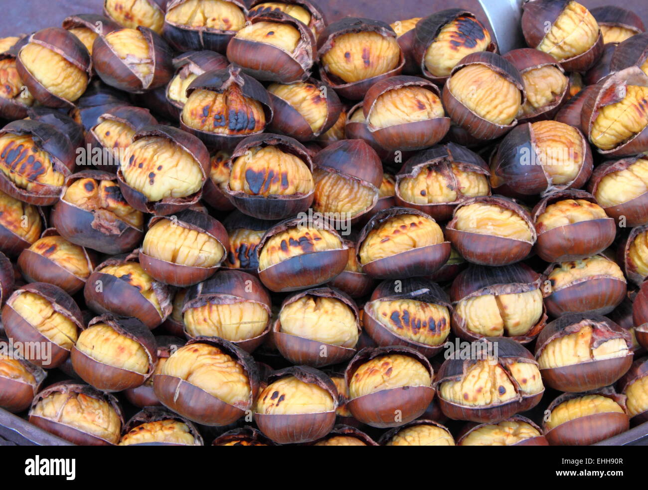 Selling roast chestnuts hi-res stock photography and images - Alamy