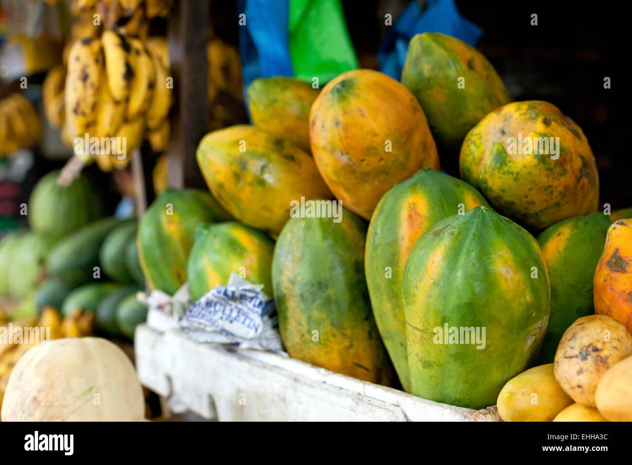 Fresh papaya at asian market Stock Photo - Alamy