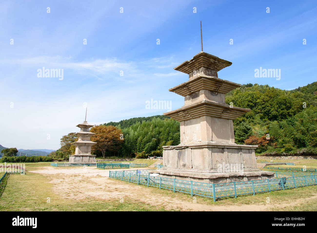 Two story temple hi-res stock photography and images - Alamy