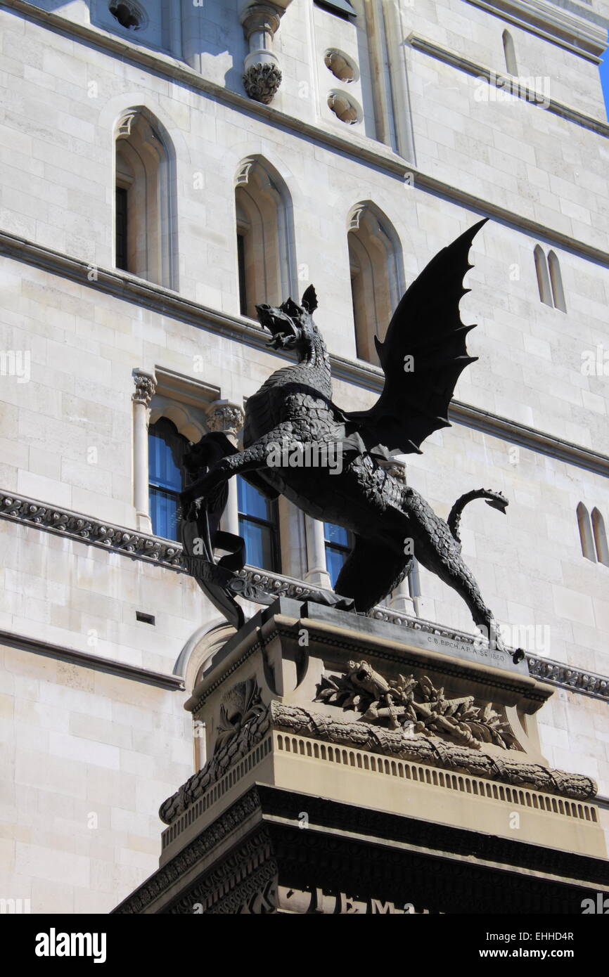 Dragon statue fleet street hi-res stock photography and images - Alamy
