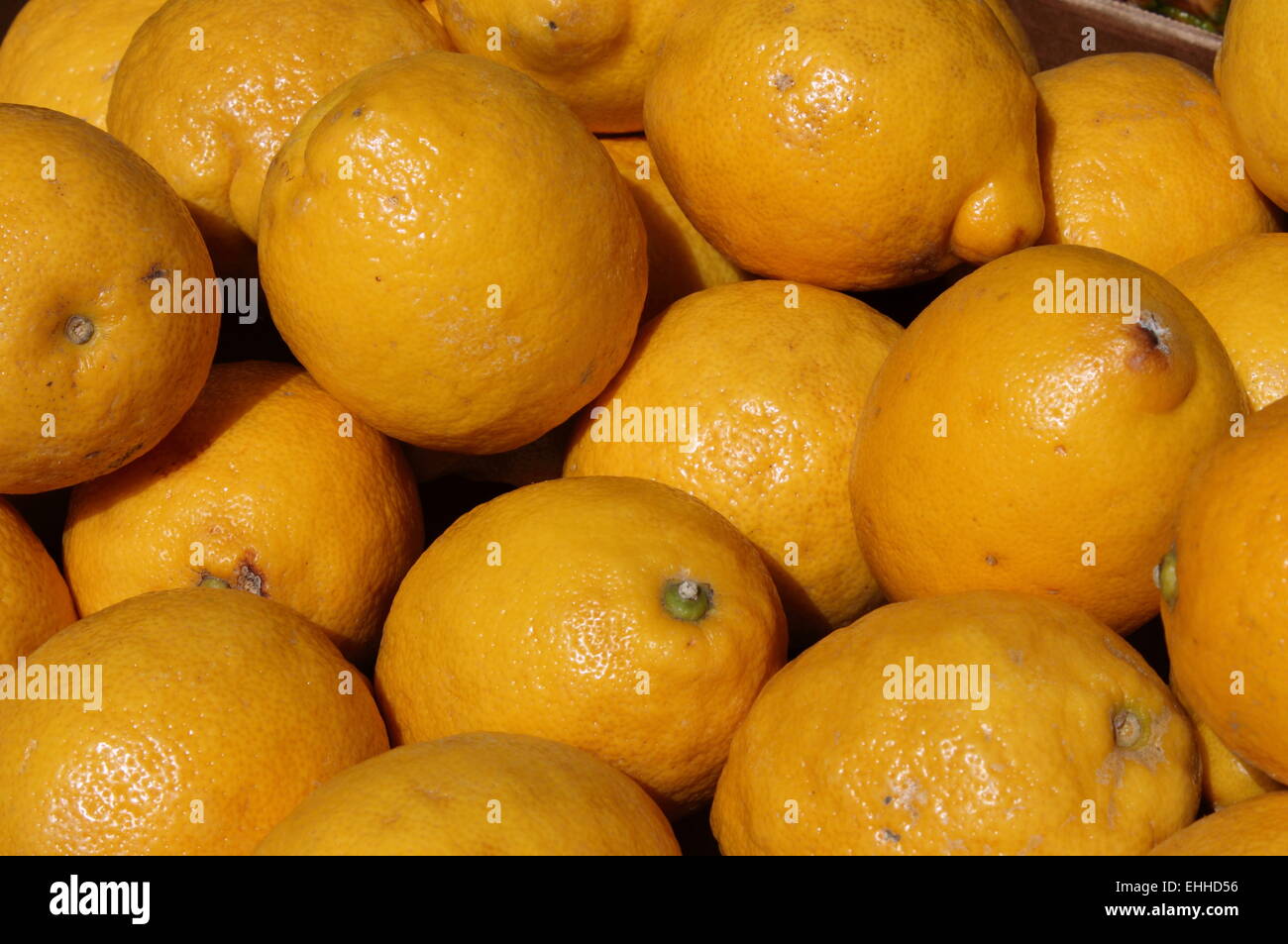 Lemons yellow food display hi-res stock photography and images - Alamy