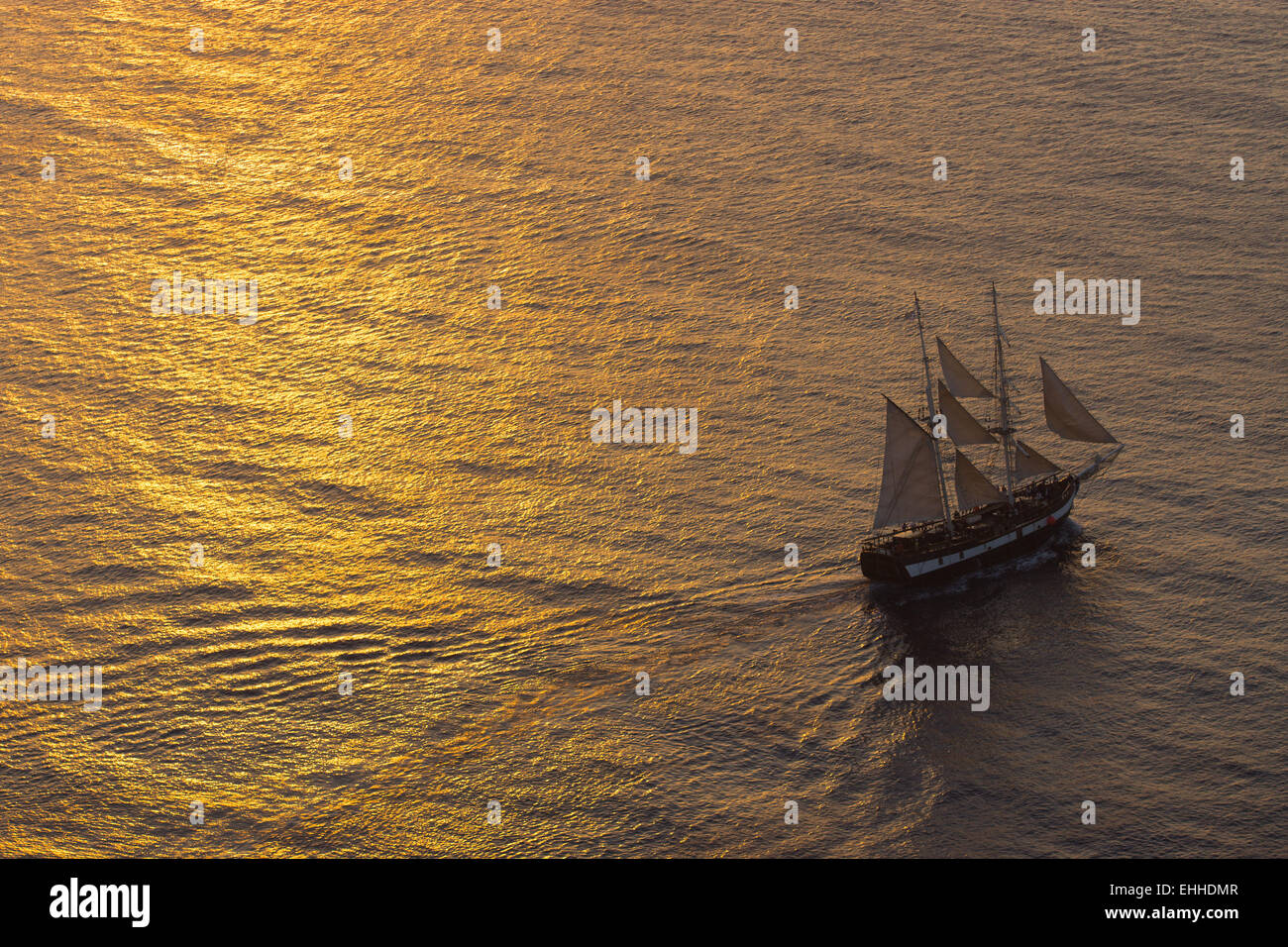 Sailing ship sunset hi-res stock photography and images - Alamy